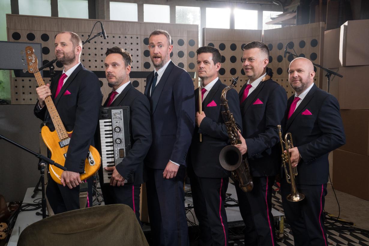 Channel 4 releases first look images and announces TX date for the second series of The Horne ...